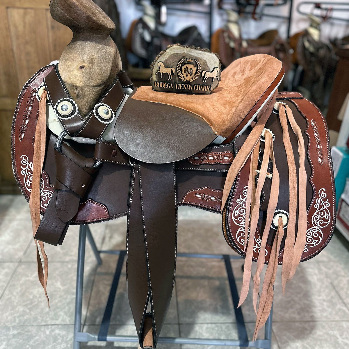Silla charra en cuero látigo, colita de pato c.choco F16 OUTLET ...